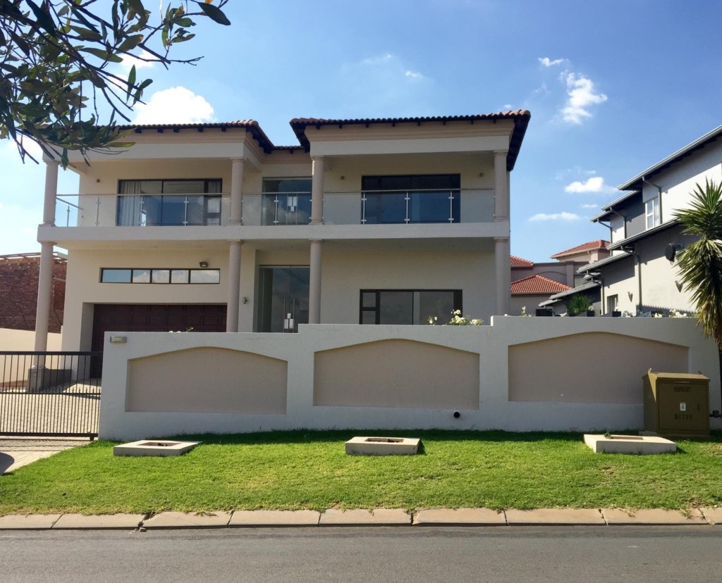 5 Bedroom House in Eagle Canyon Golf Estate – Blu Real Estate